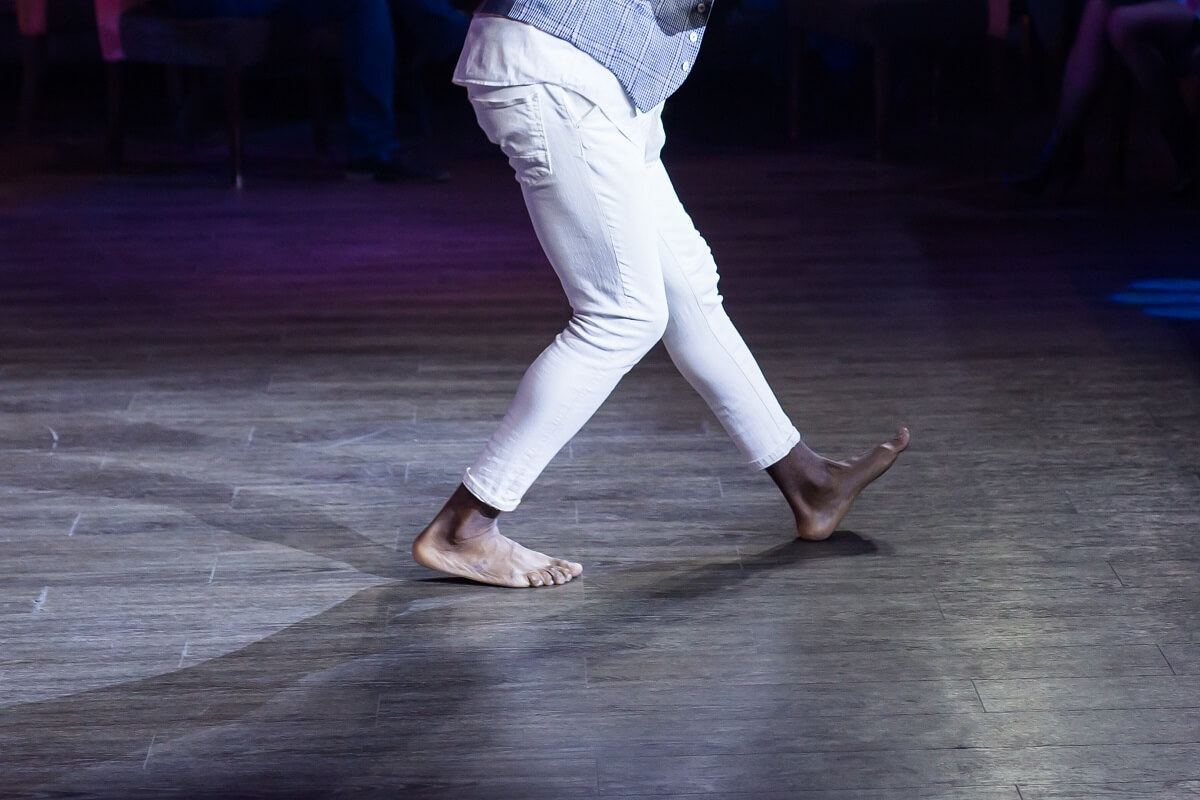 Bachata Footwork: 9 Practical Tips for Quicker Feet - Dancers' Notes